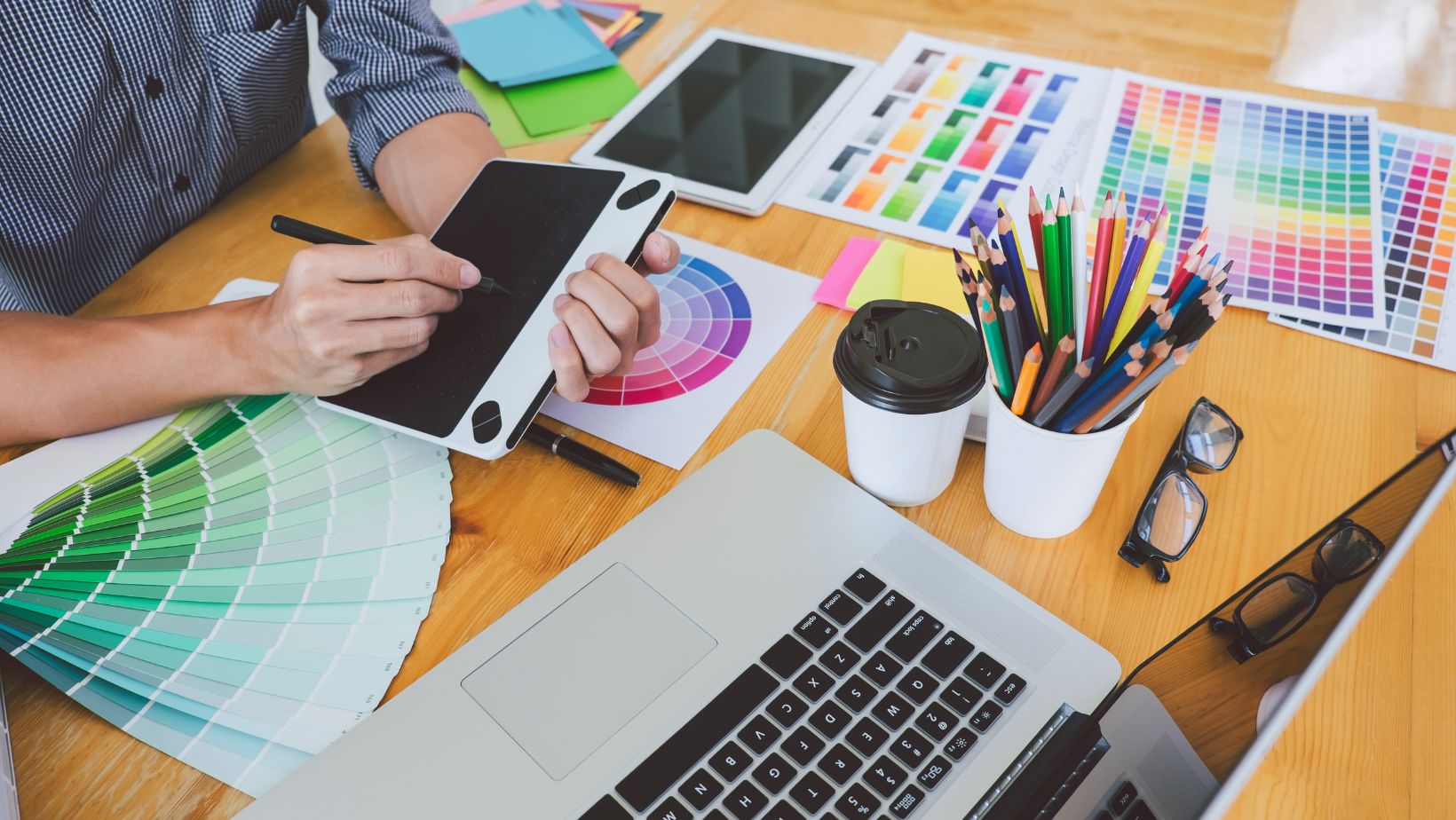 Art and Technology in Creative Graphic Design - ALL Architect
